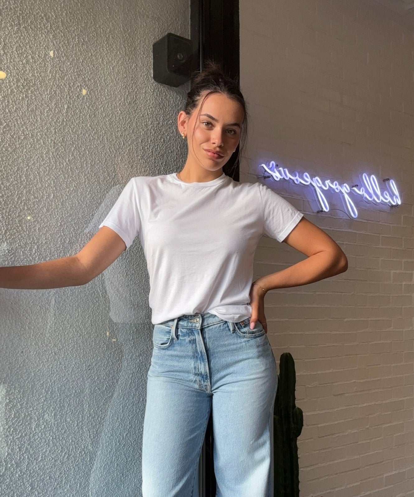 Bella Classic Tee - White – Sultre Boutique